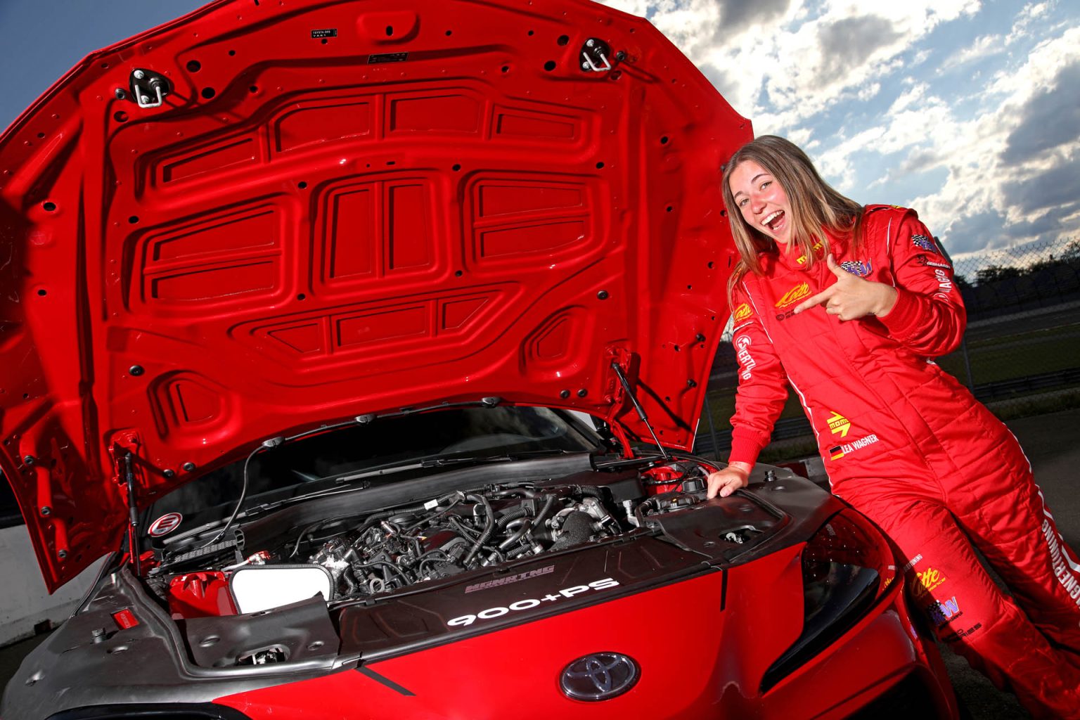 Drag Racing-Lady Lea Wagner attackiert mit 1.000-PS-Supra